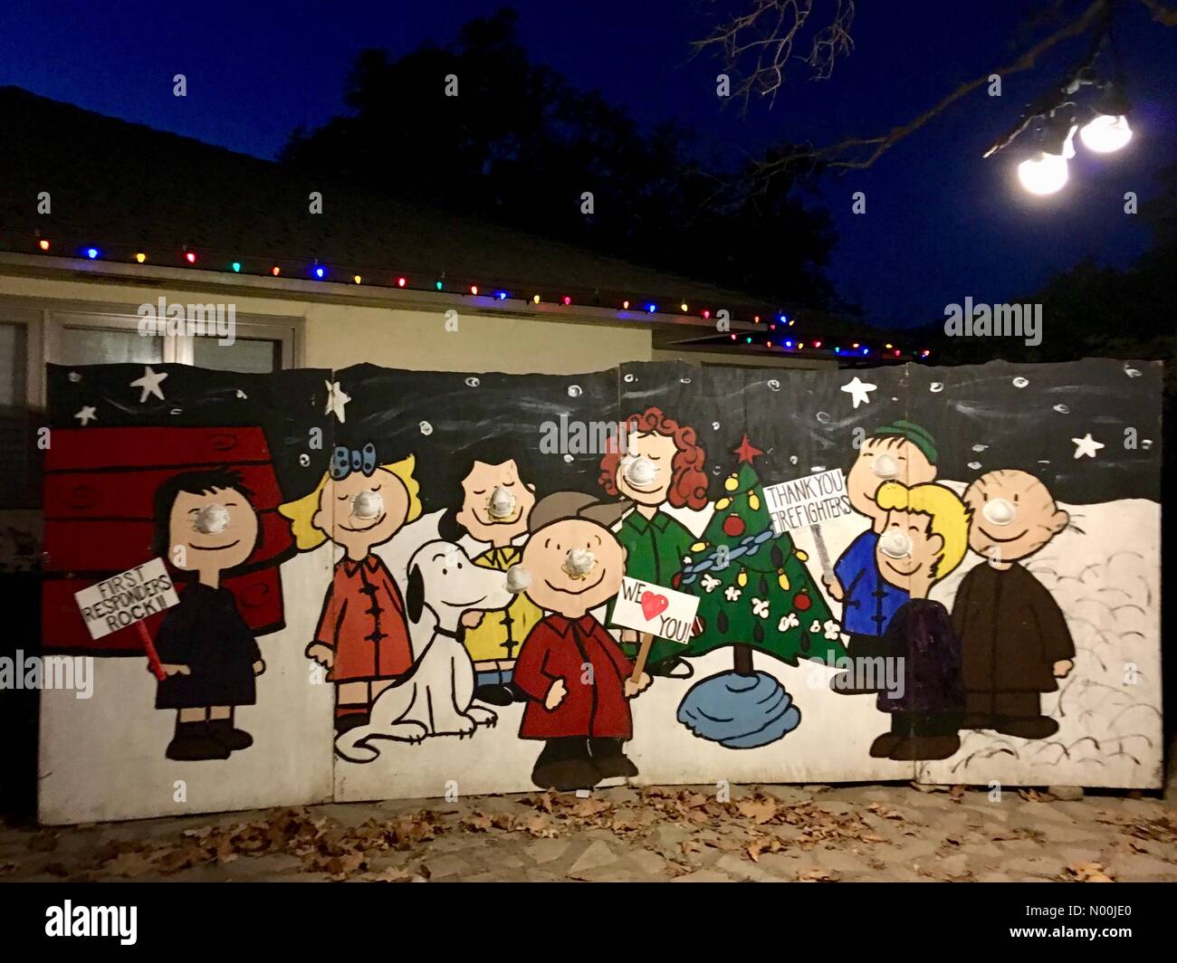 Santa Barbara, California 26 DEC 2017 A front yard Christmas display ...