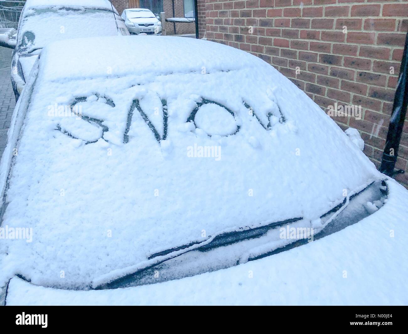 Godalming, UK. 27th Dec, 2017. UK Weather: Snowfall in Godalming ...