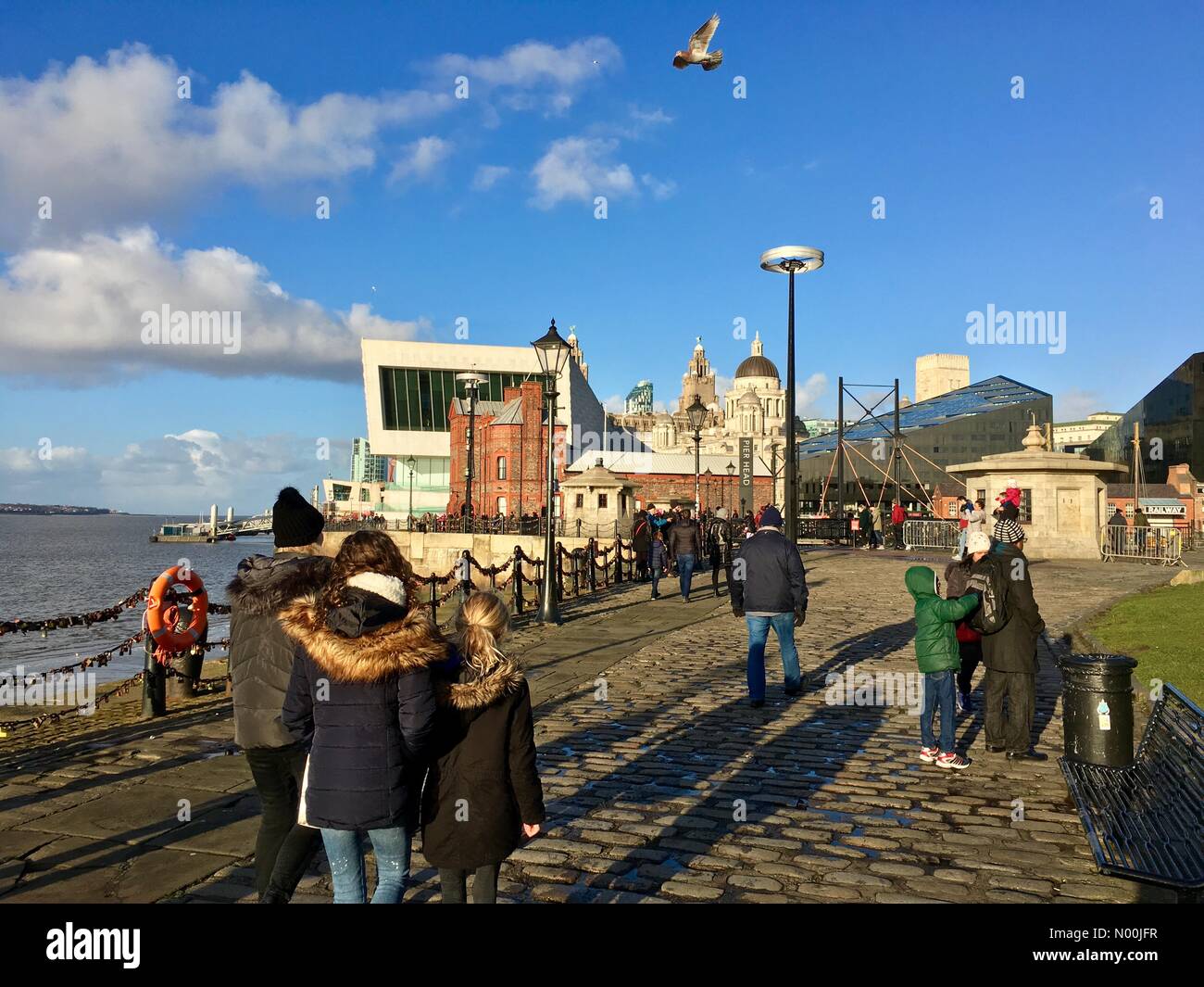 Weather liverpool hi-res stock photography and images - Alamy