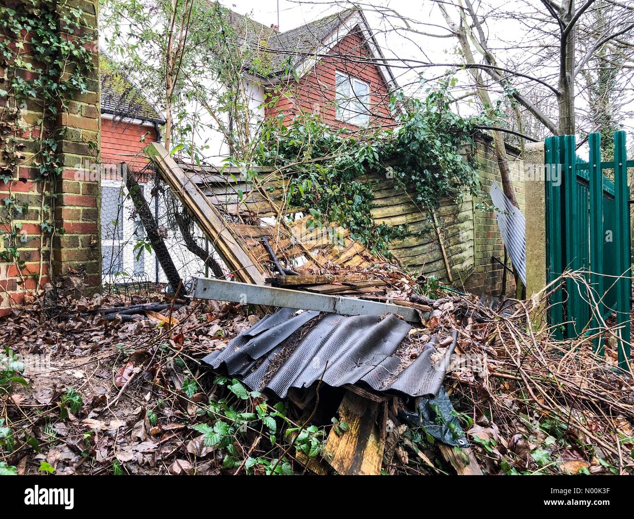 Yellow warning high winds forecast hi-res stock photography and images ...