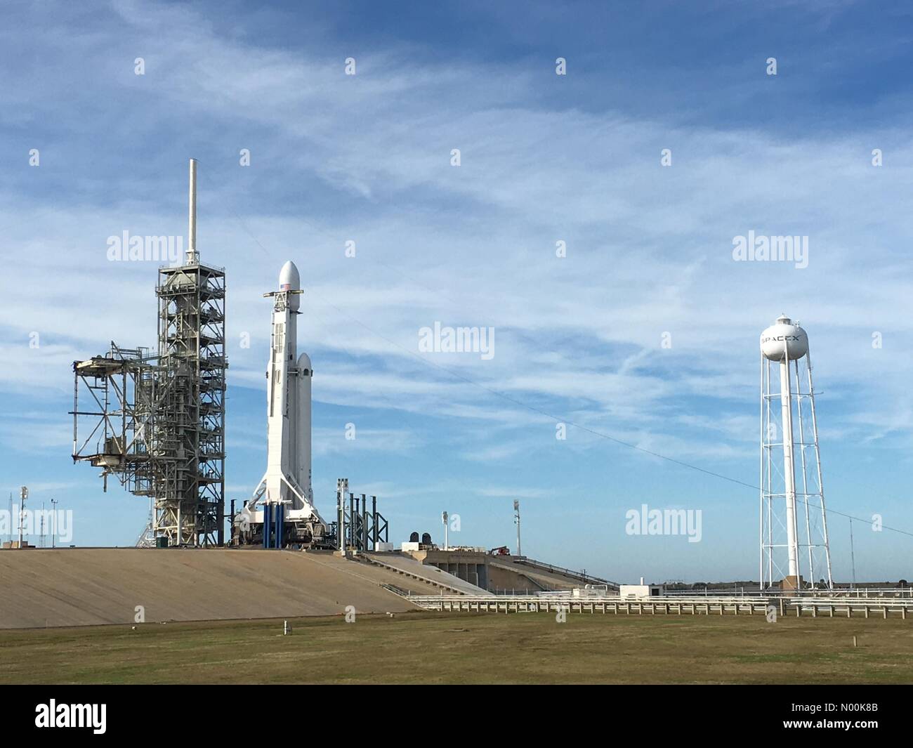 Space Center, Florida, USA. 05th Feb, 2018. A SpaceX Falcon Heavy ...