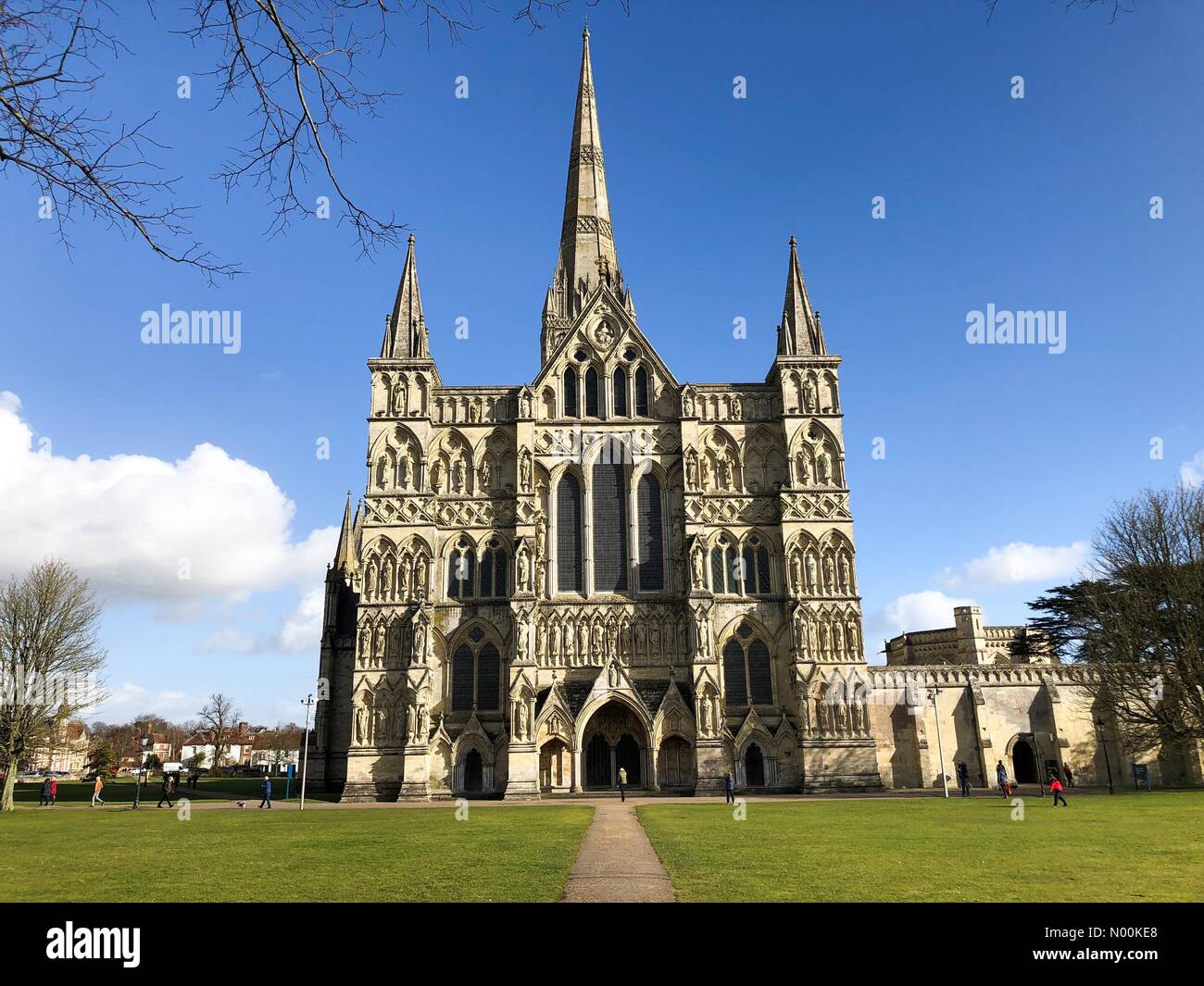 Salisbury, UK. 15th Feb, 2018. UK Weather: Sunny in Salisbury ...
