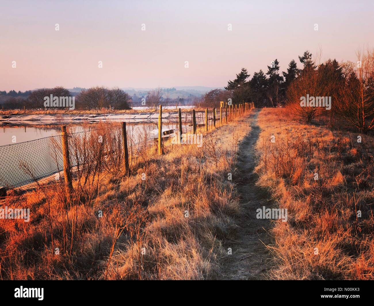 Godalming, UK. 24th Feb, 2018. UK Weather: Sunrise over Godalming ...