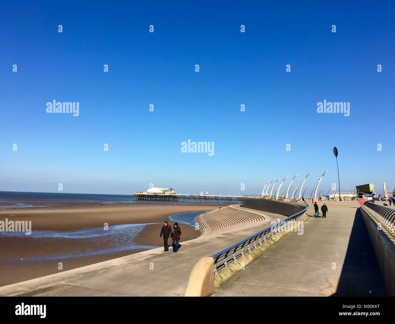 Blackpool, UK. 25th February, 2018. UK Weather: Sunny at Blackpool ...