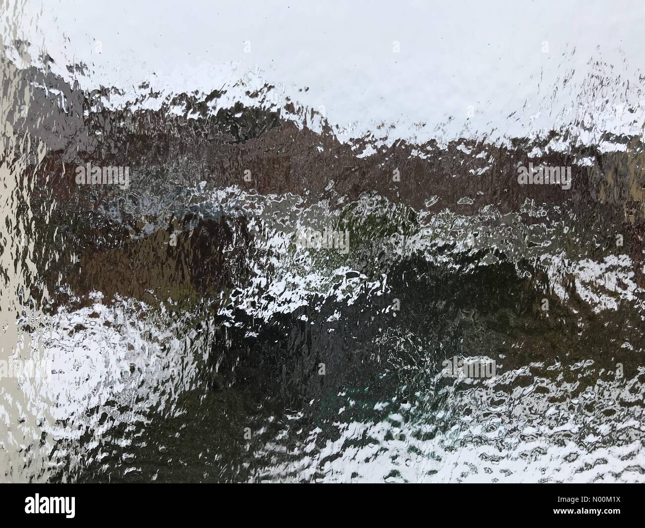 UK Weather. Freezing rain in Sherborne, Dorset. The uncommon phenomena ...