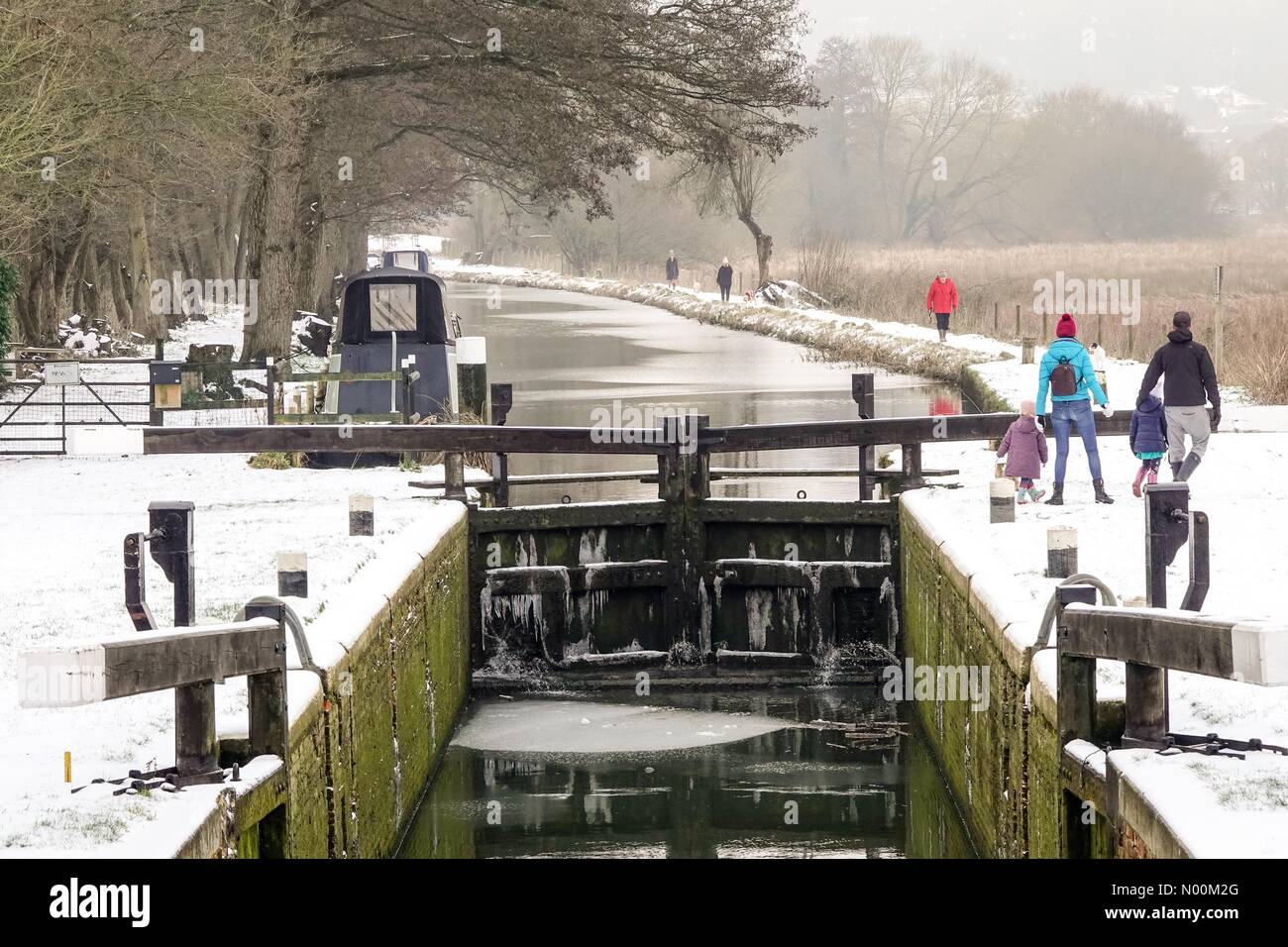 UK Weather: Snow in Godalming. Catteshall Lane, 03rd March 2018 ...