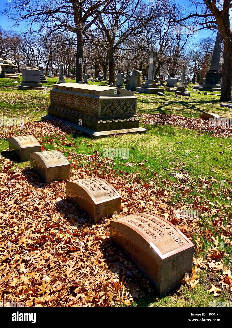 Chicago rosehill cemetery hi-res stock photography and images - Alamy