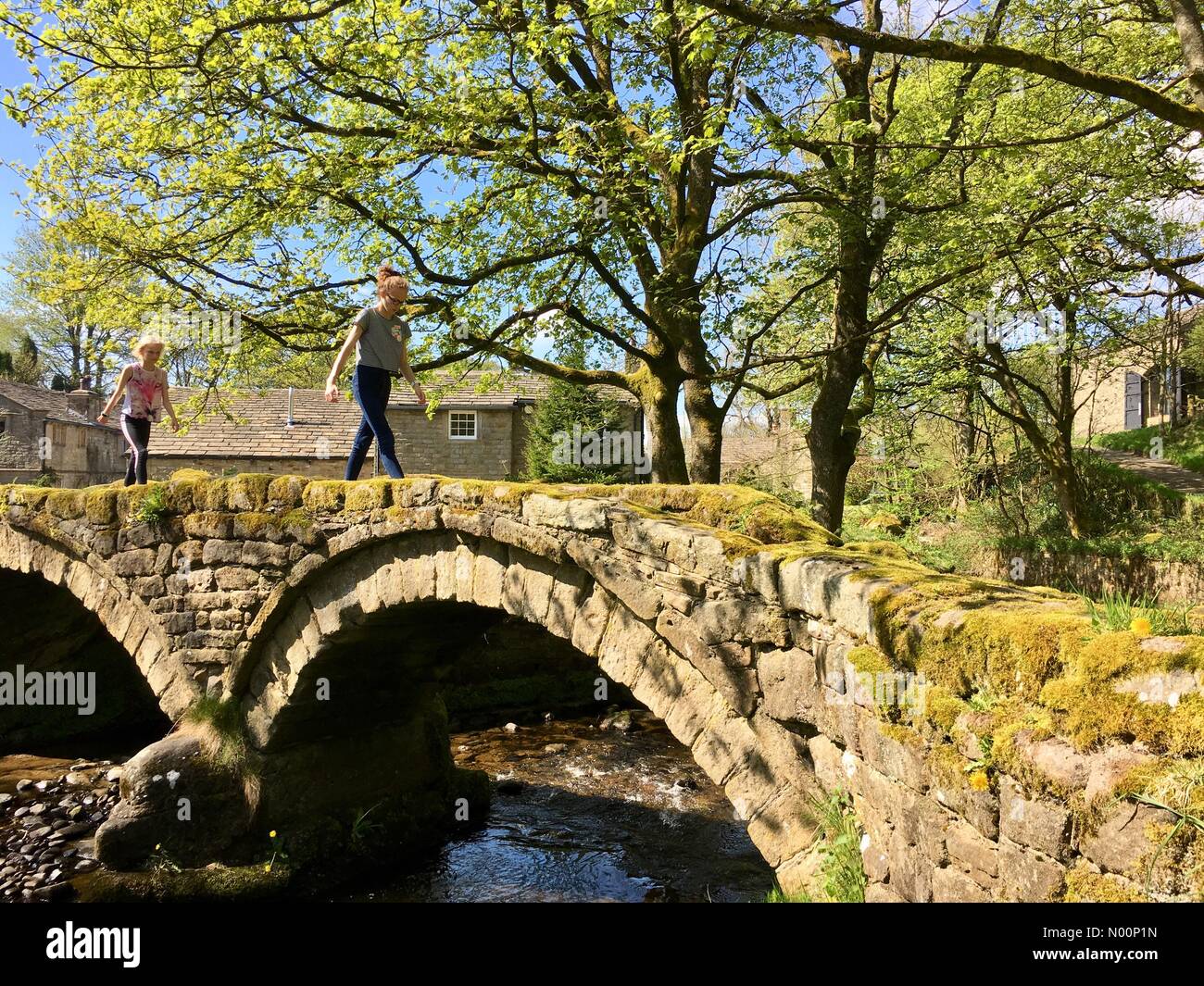 Wycoller packhorse bridge hi-res stock photography and images - Alamy