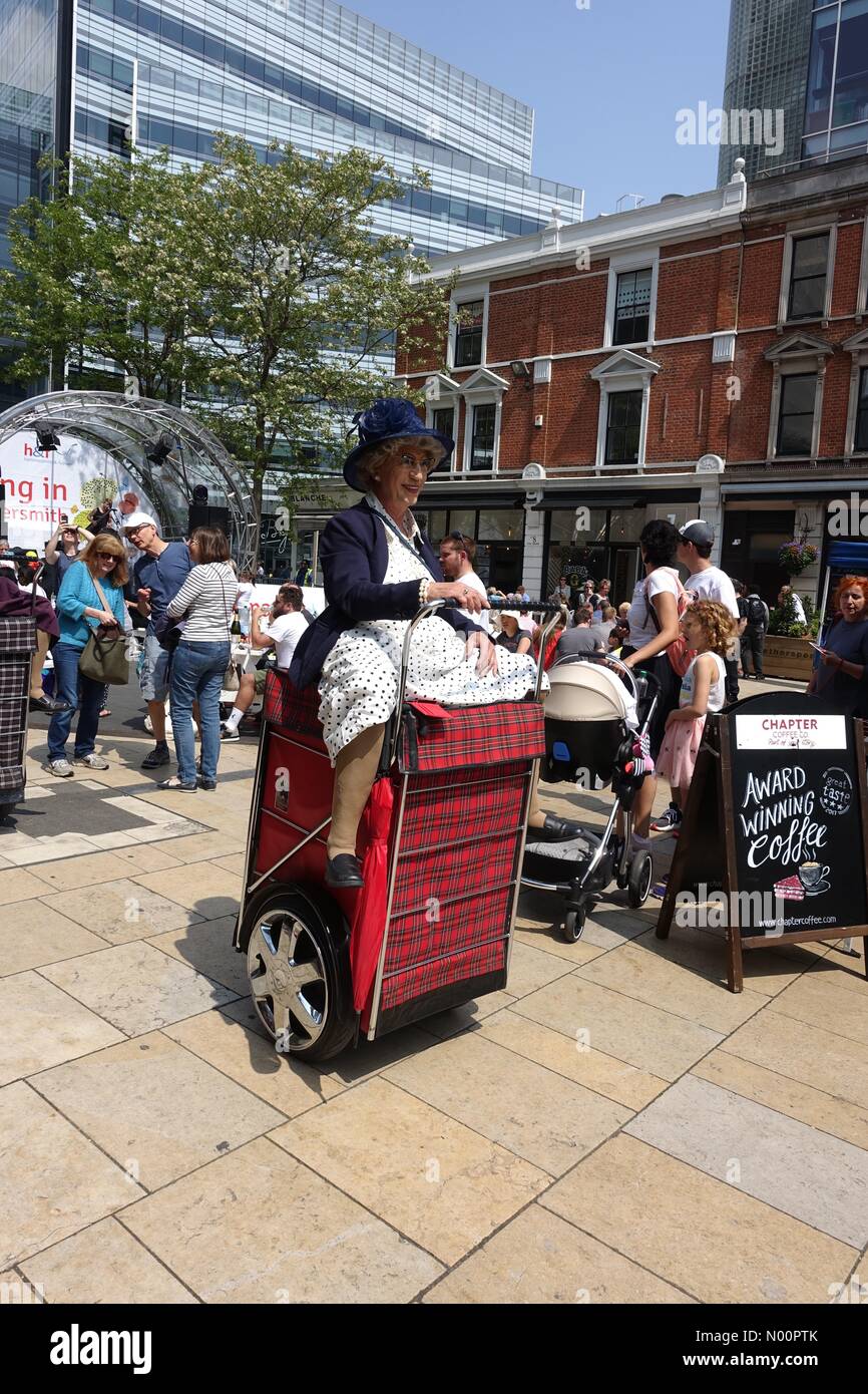 Hammersmith and fulham spring market hi-res stock photography and ...