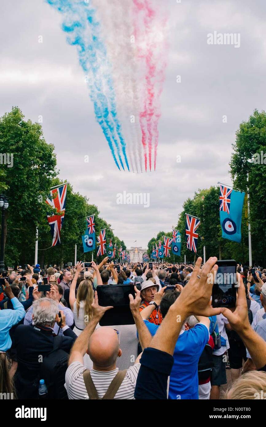 Raf centenary buckingham palace hi-res stock photography and images - Alamy