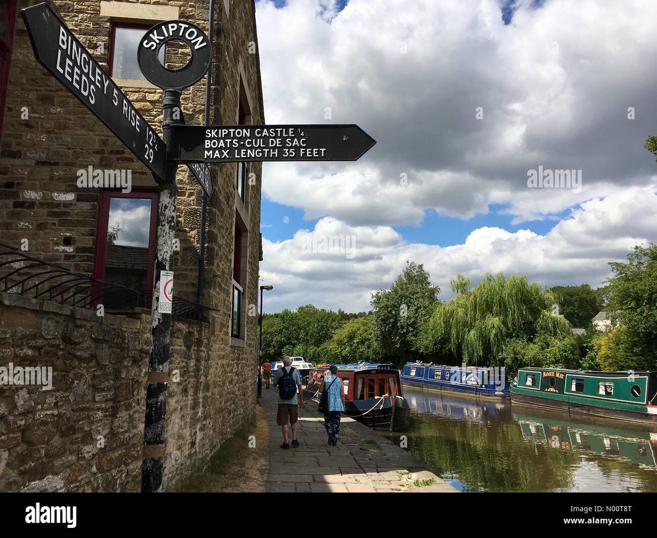 UK weather Skipton, North Yorkshire 11th July 2018. A hot sunny ...