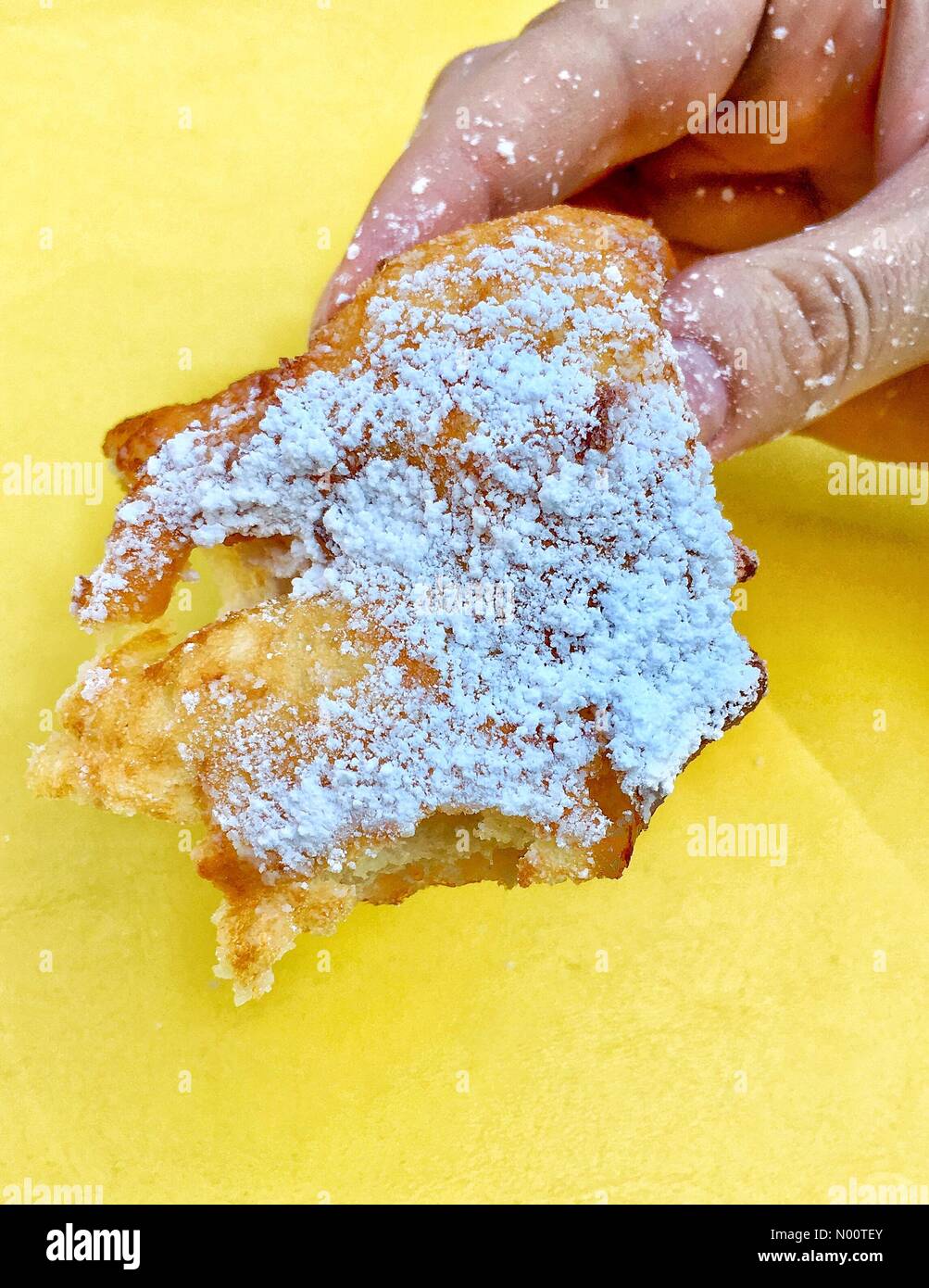 Person eating beignet hi-res stock photography and images - Alamy