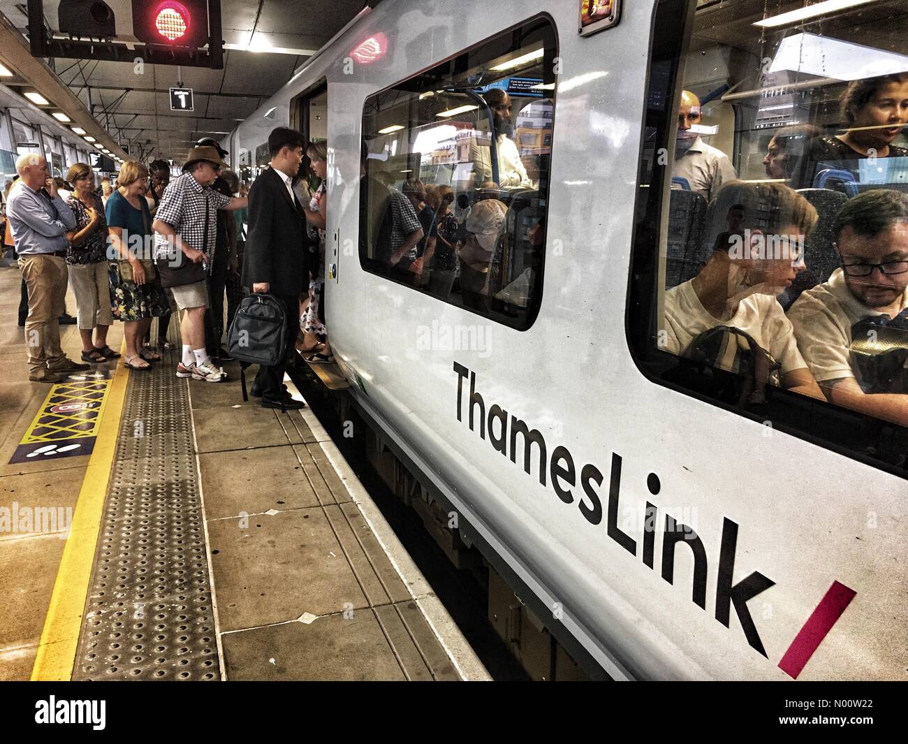 Govia thameslink hi-res stock photography and images - Alamy