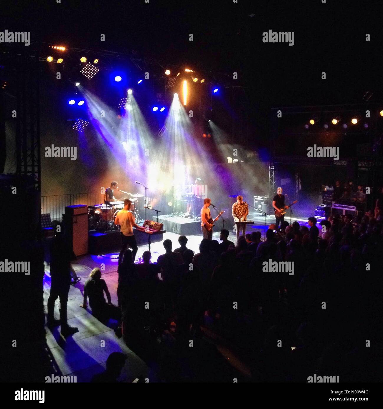 Girls in hawai hi-res stock photography and images - Alamy