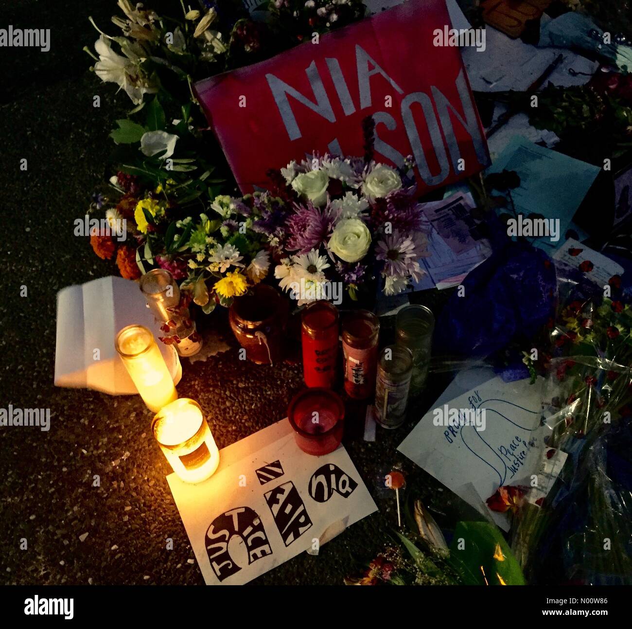 Macarthur bart station hi-res stock photography and images - Alamy