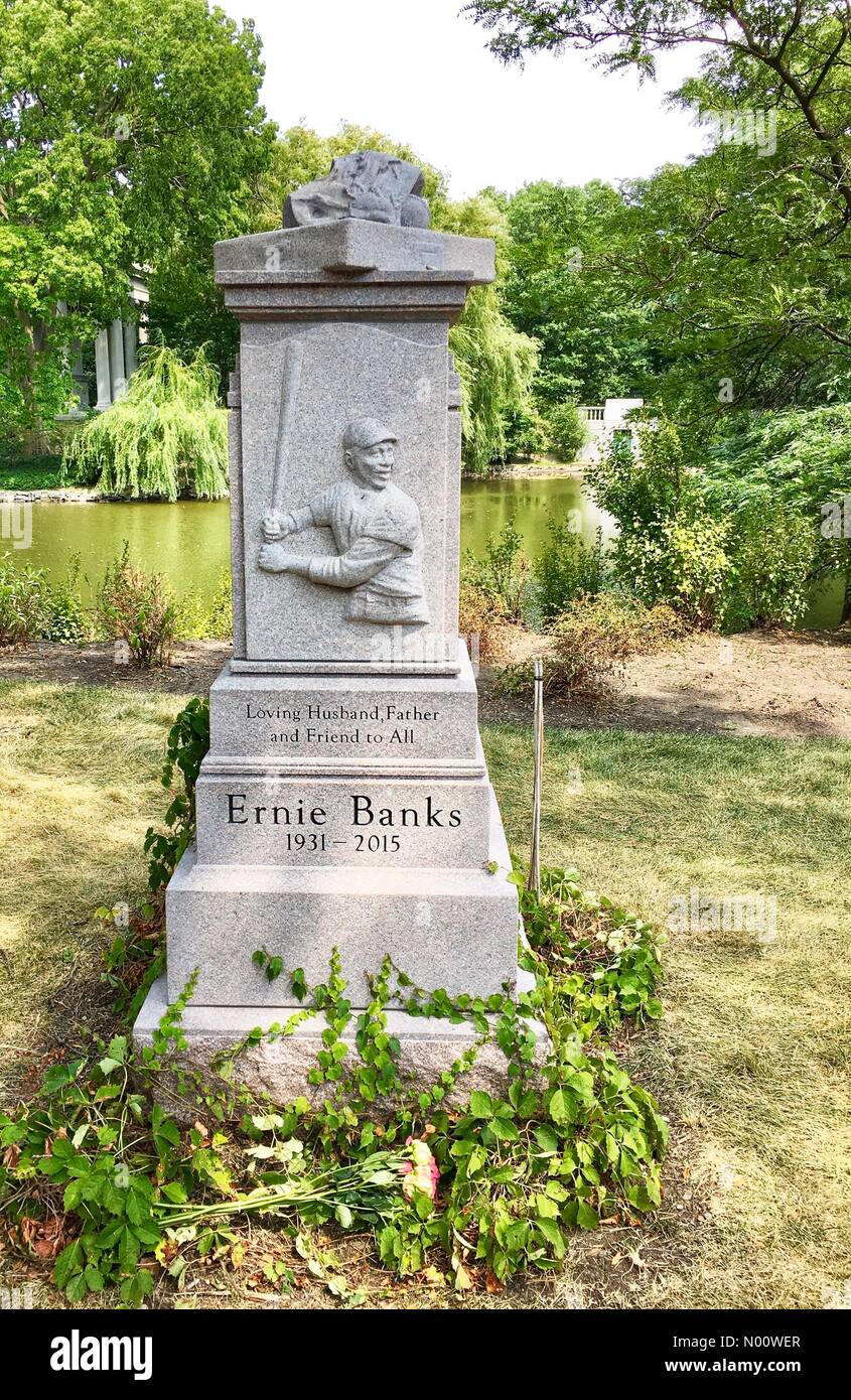 Graceland cemetery ernie banks hi-res stock photography and images - Alamy