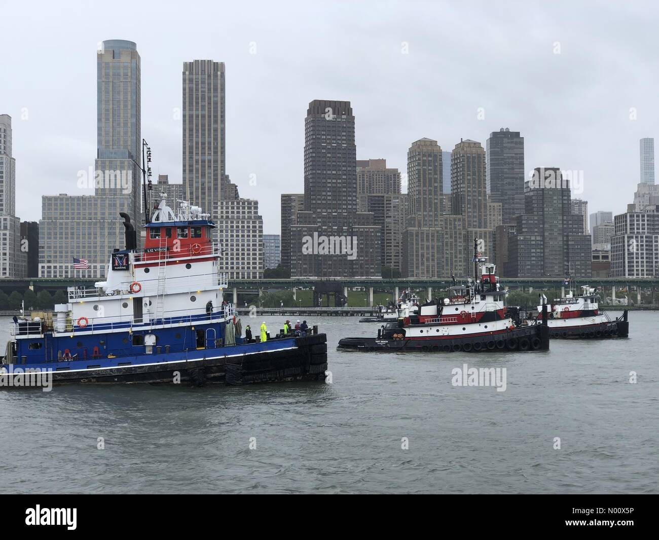 Hudson river tugboat race hi-res stock photography and images - Alamy