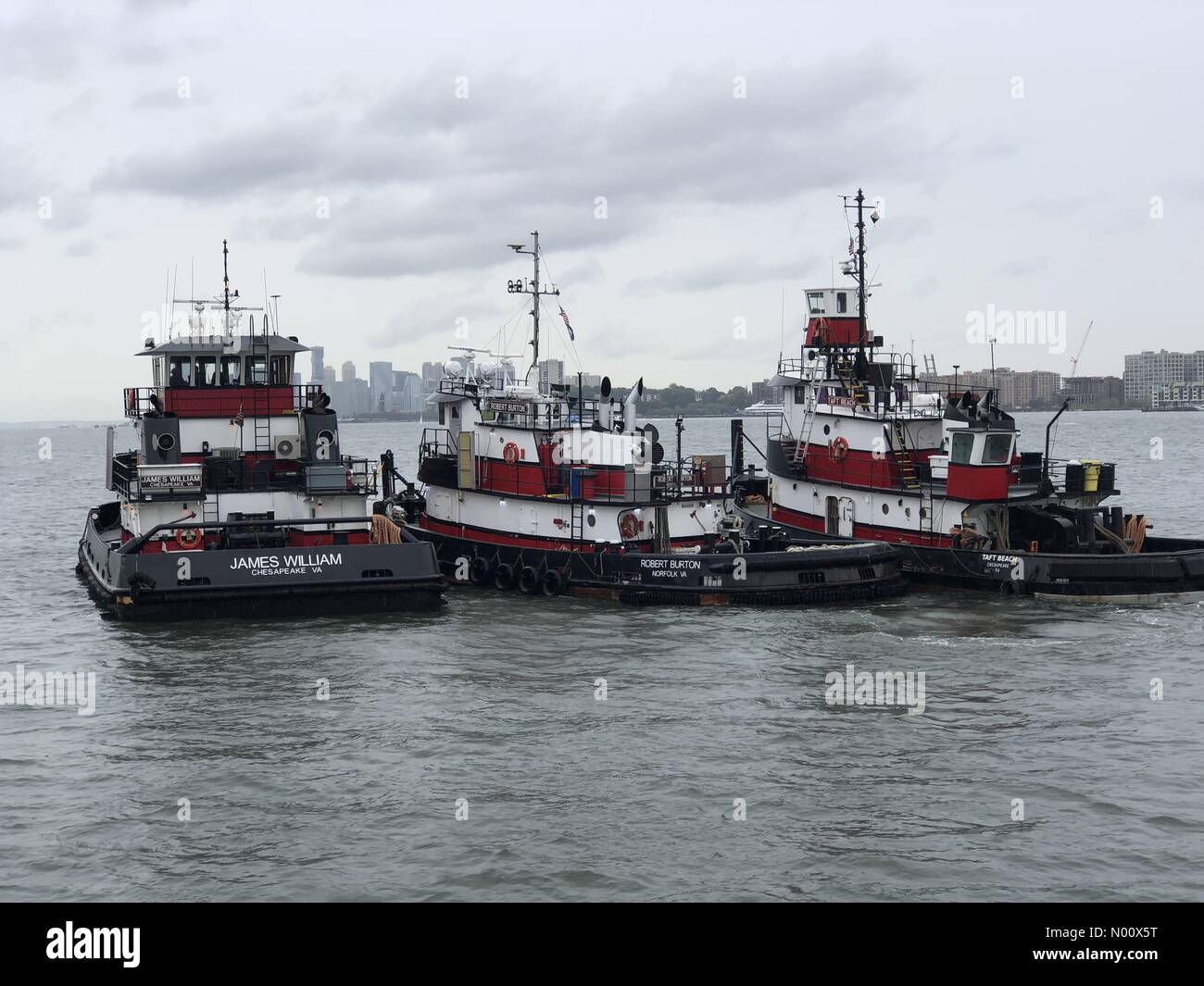 Hudson river tugboat race hi-res stock photography and images - Alamy