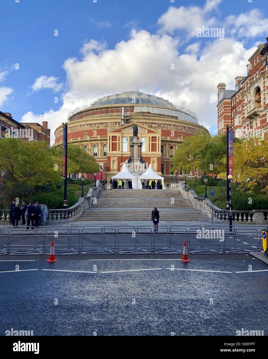 London, UK. 10th Nov, 2018. Preparations including security in place ...