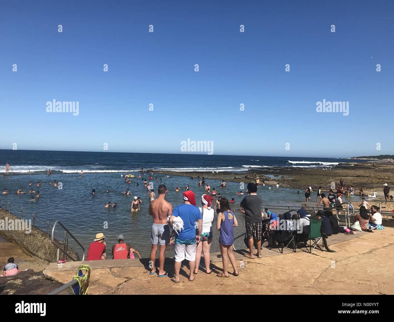 Sydney, Australia. 25th Dec, 2018. Christmas Day at Shelly Beach Rock ...