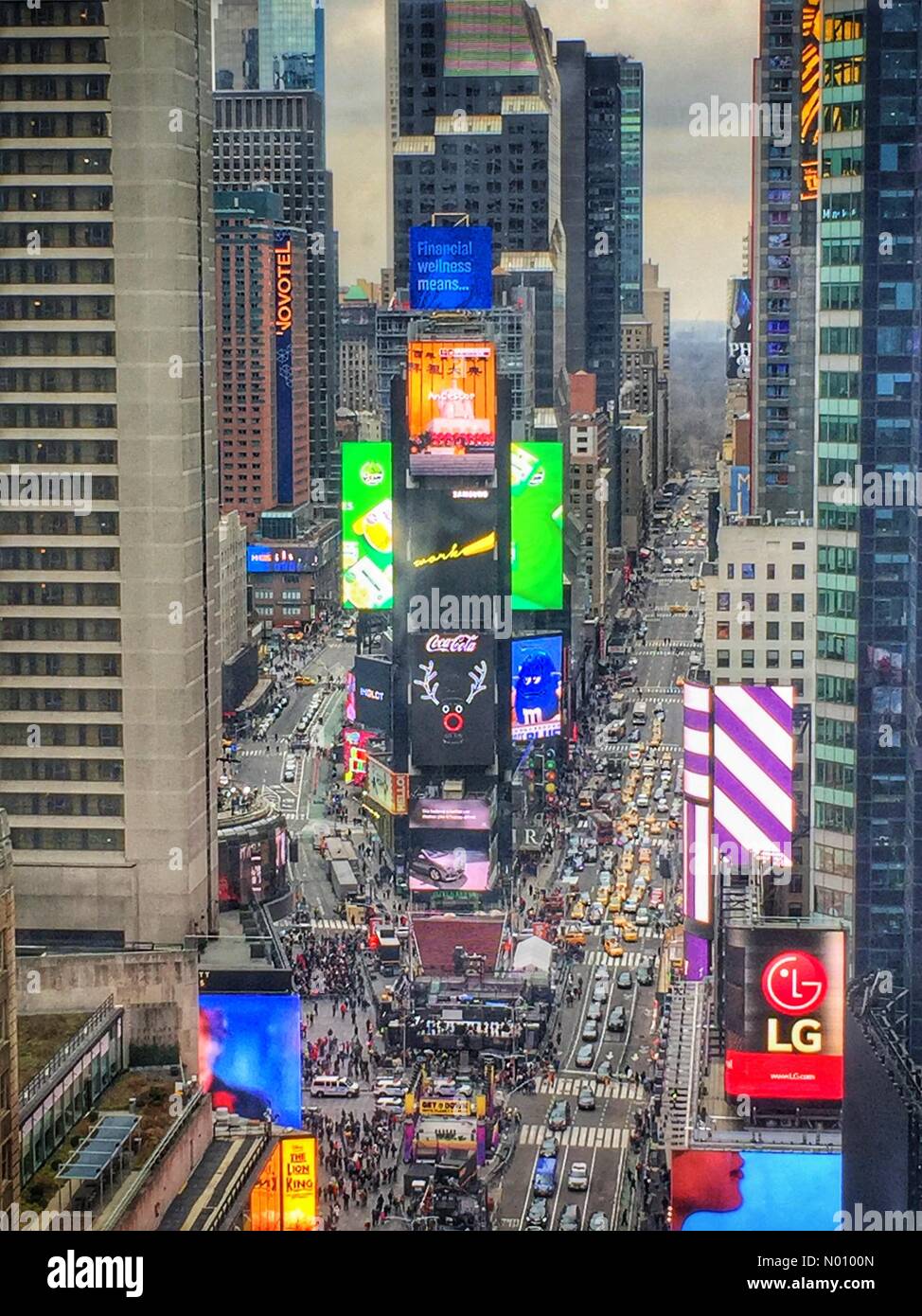 Times square from above hi-res stock photography and images - Alamy