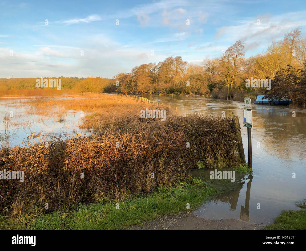 Guildford, UK. 22nd Dec, 2019. UK Weather: Flooding in Guildford ...