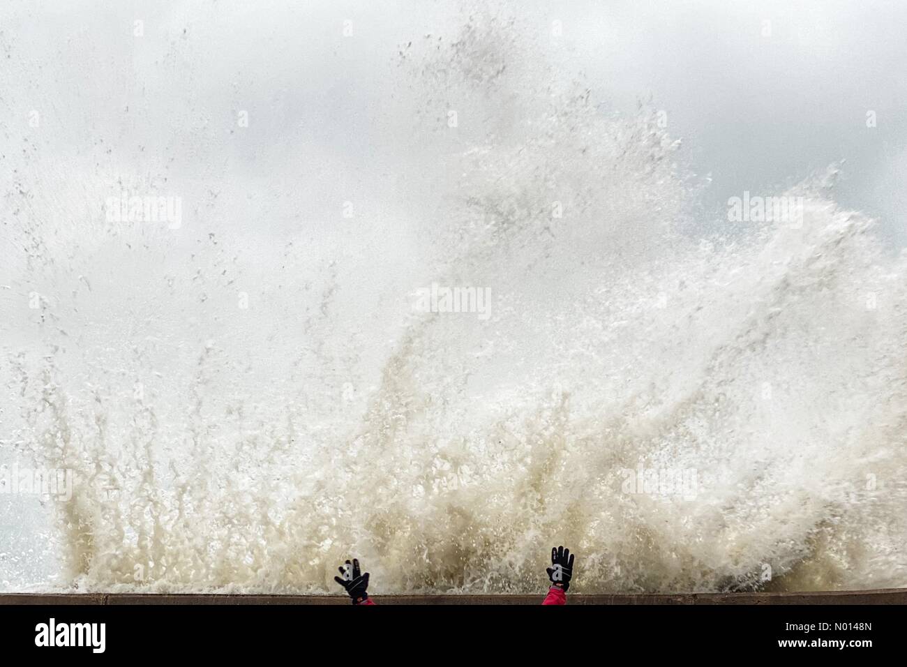 Uk wave hi-res stock photography and images - Alamy