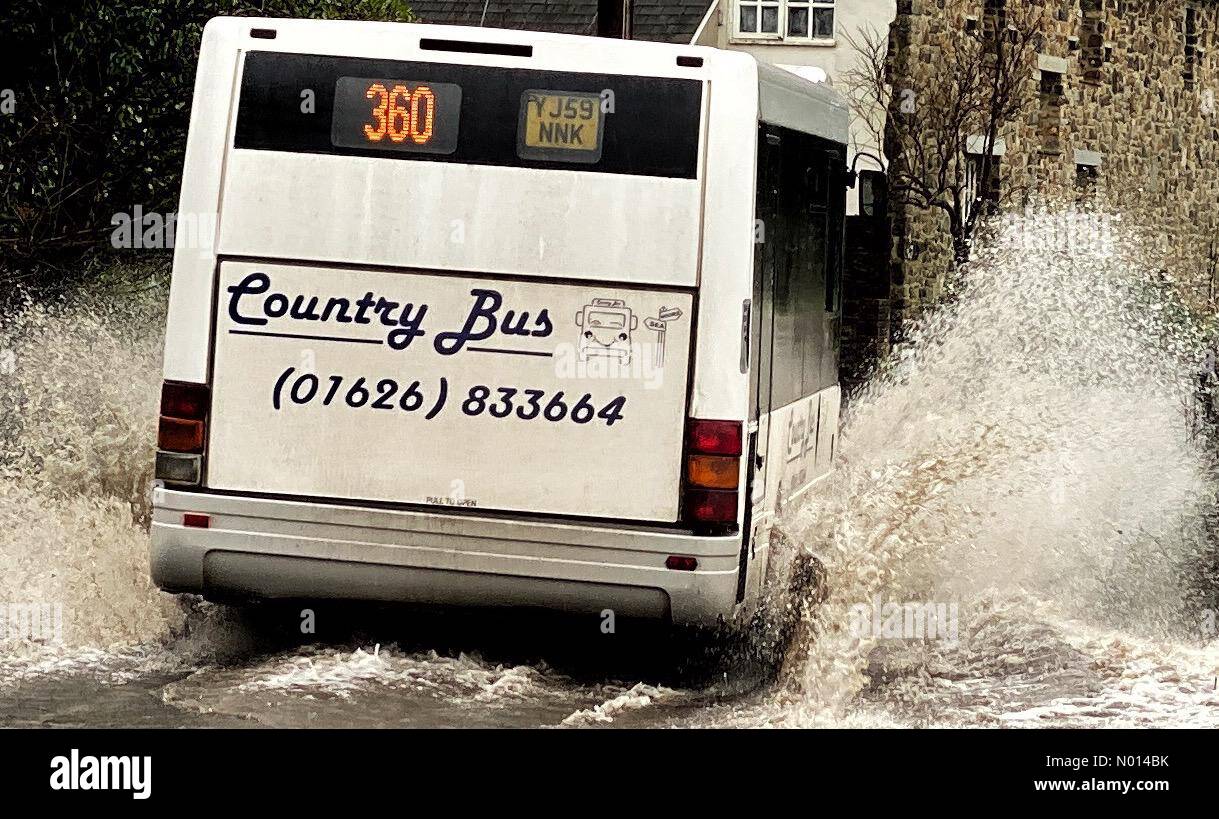 Puddle bus splash hi-res stock photography and images - Alamy