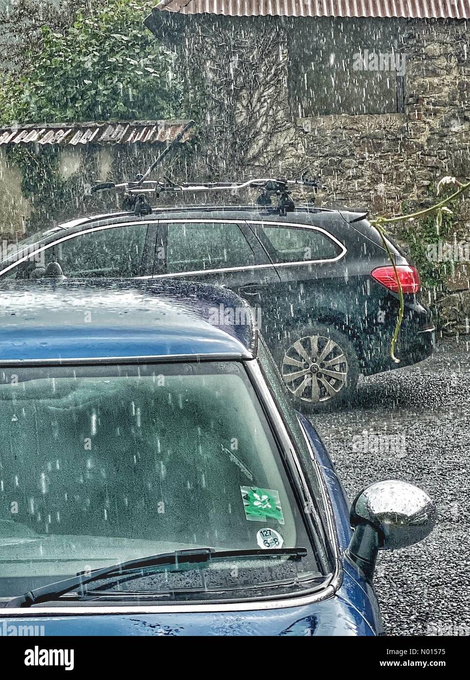 Doddiscombsleigh, Devon, UK. 12th July, 2021. UK Weather: Big raindrops ...
