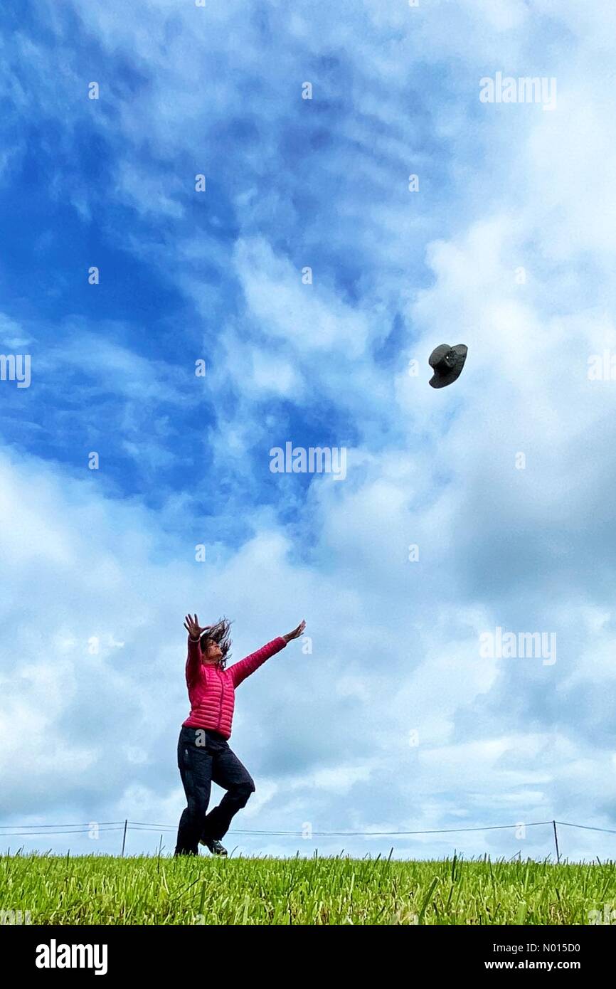 UK Weather: Hats off ! Storm Evert winds as clouds clear at Polzeath ...