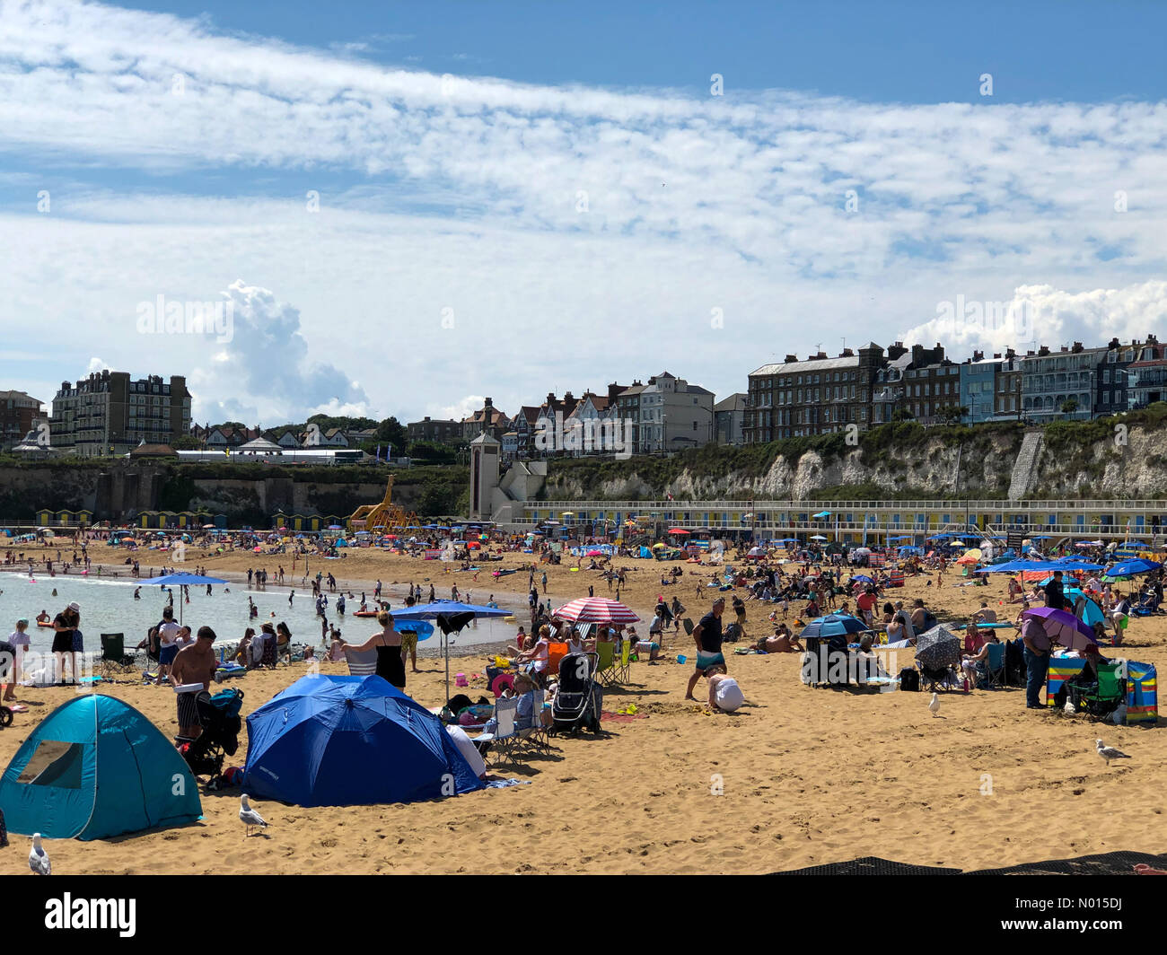 Sunny in Broadstairs. Viking Bay, Broadstairs. 04th August 2021. Hot ...