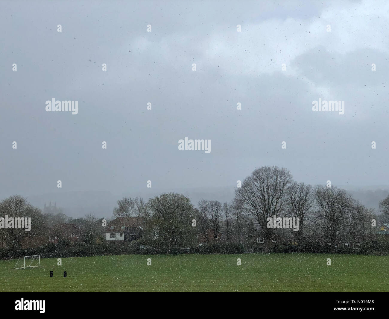 UK Weather: Snow showers in Farnham. Morley Rd, Farnham. 31st March ...
