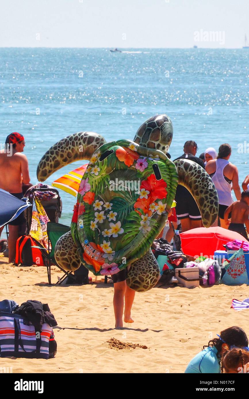 Bournemouth beach busy 2022 hi-res stock photography and images - Alamy