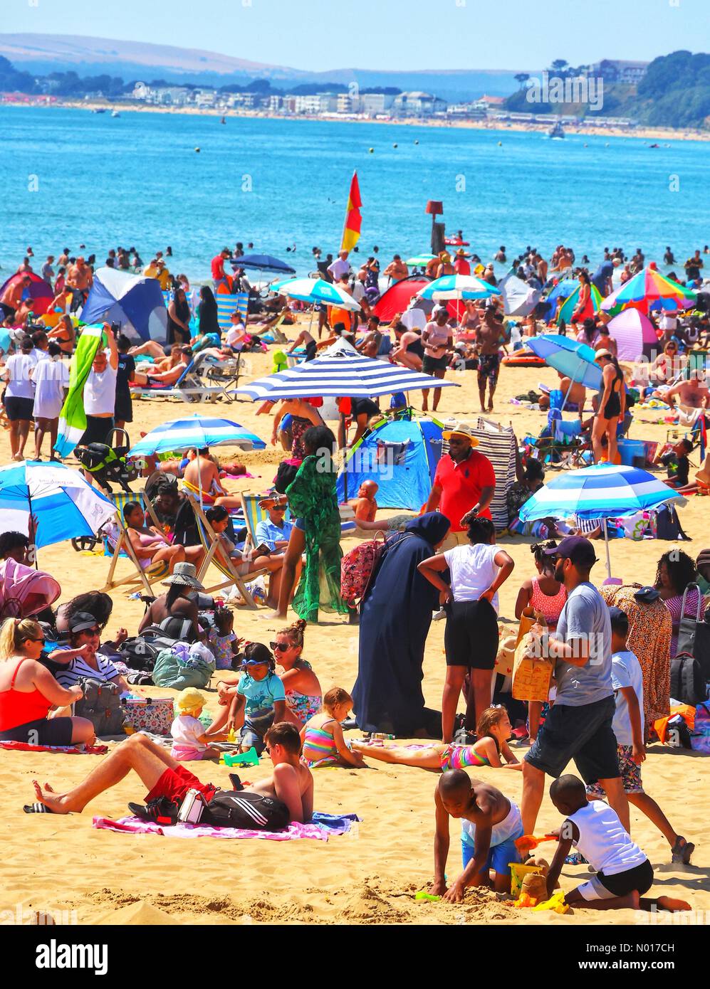 UK Weather: Sun shines over busy beach at Bournemouth, Dorset, UK. 6 ...