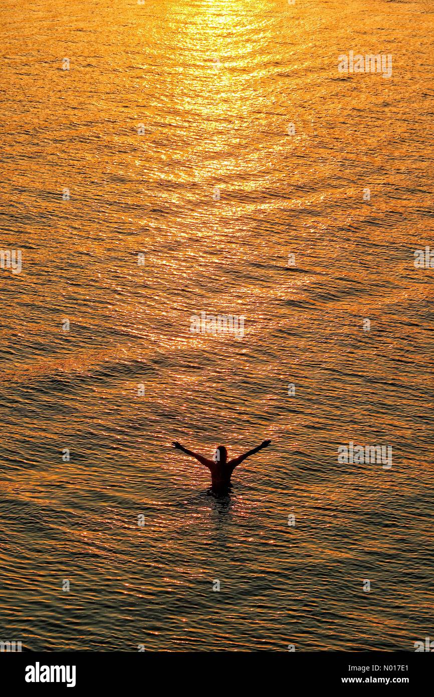 Cornwall, UK. 12th Aug, 2022. UK Weather: Brilliant sunset at Rock ...