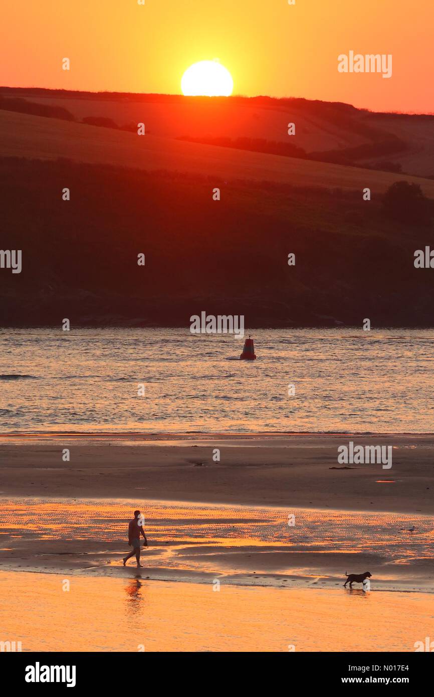 Cornwall, UK. 12th Aug, 2022. UK Weather: Brilliant sunset at Rock ...
