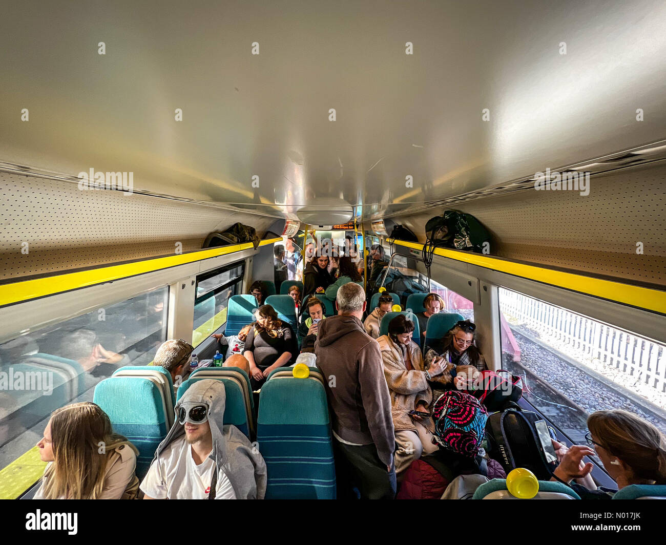 Brighton - London, UK. 9th Oct 2022. With engineering works taking ...