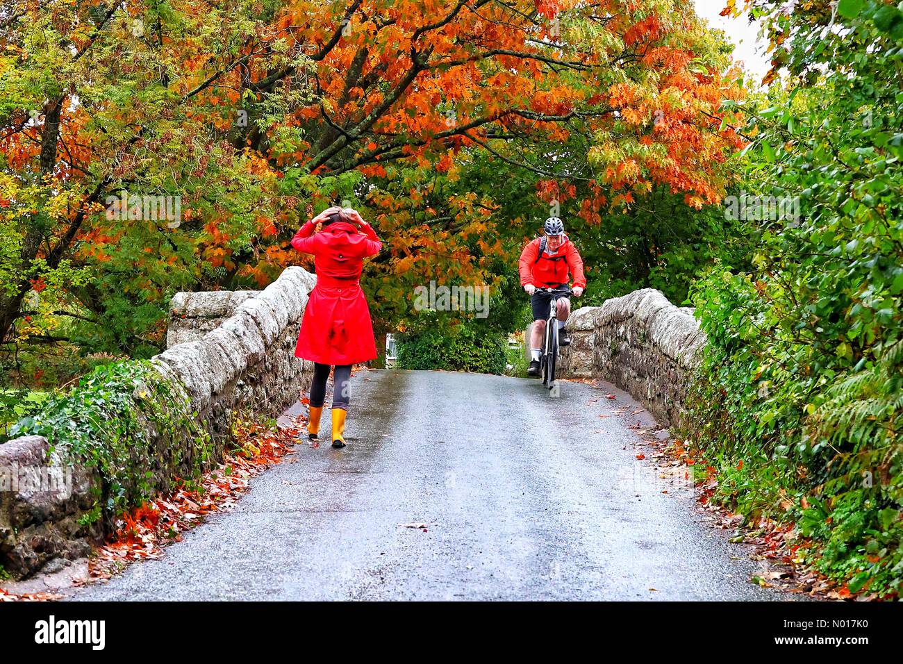 UK Weather: Autumn exercise at Spara bridge, a medieval bridge over the ...