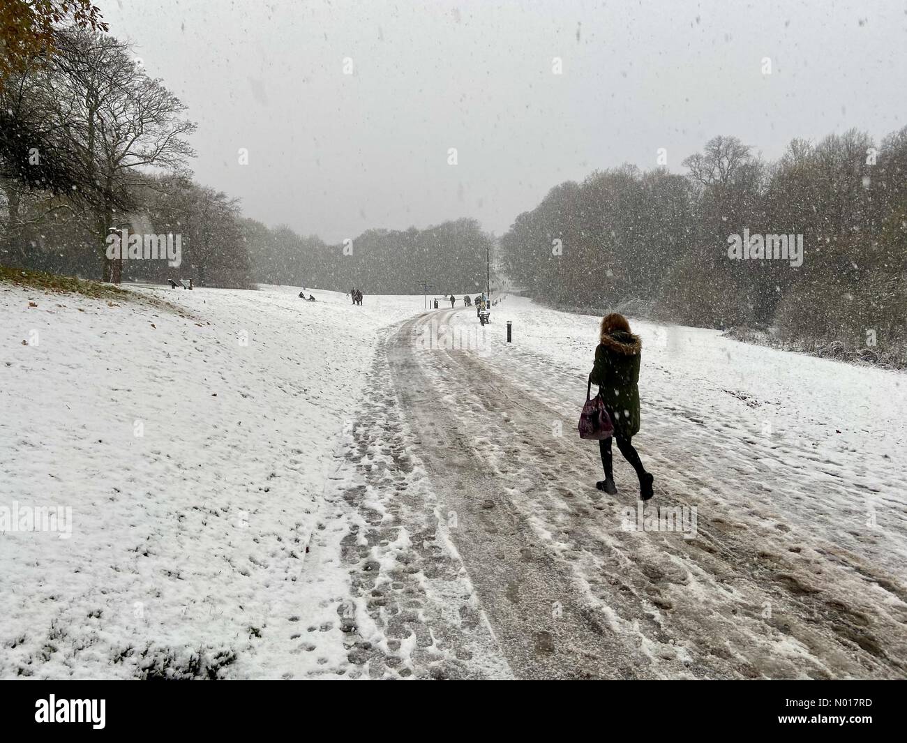 UK Weather: Snowing in Chorley, Lancashire. Snow in Astley park in ...