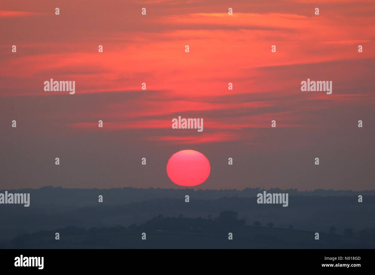 UK Weather: Red sky at night. Sun sets at dusk over Teign Valley, Devon ...