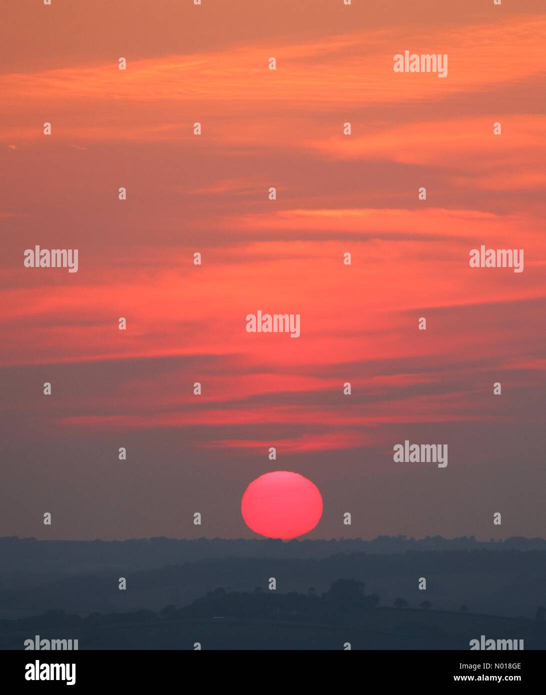 UK Weather: Red sky at night. Sun sets at dusk over Teign Valley, Devon ...