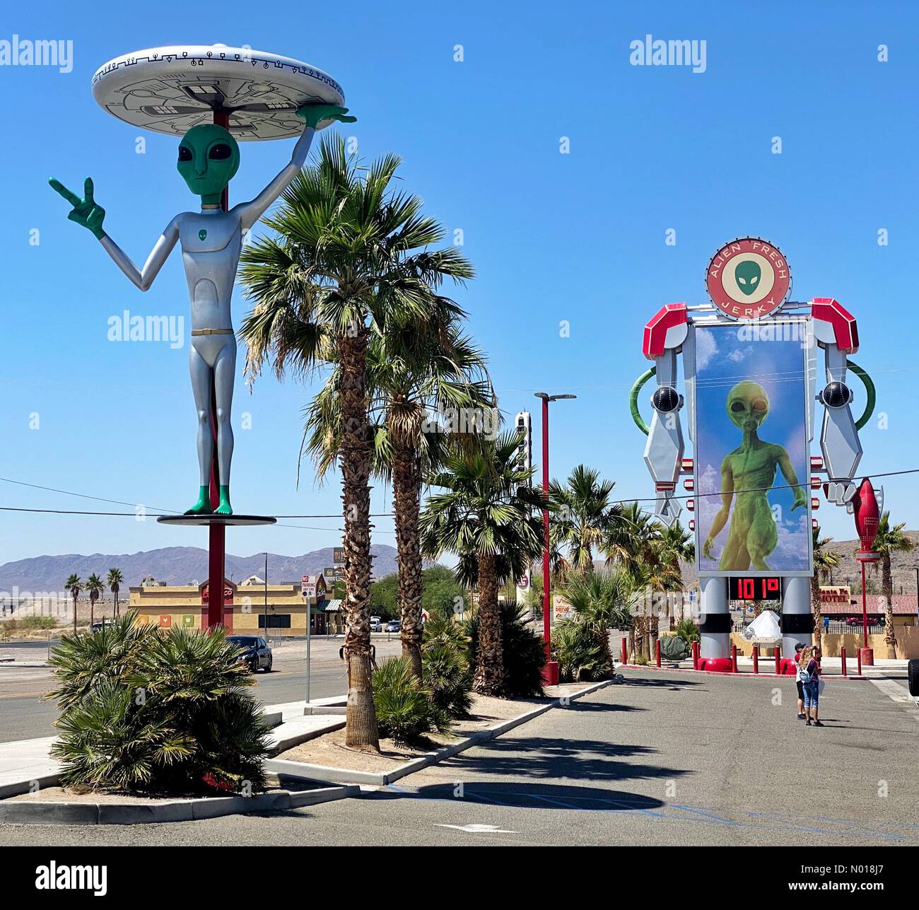 Baker Alien bakes at 101 Fahrenheit during extreme weather heat warning ...