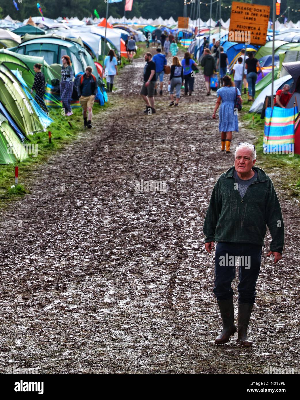 UK Weather: Morning mud walk after night of torrential rain at Green ...