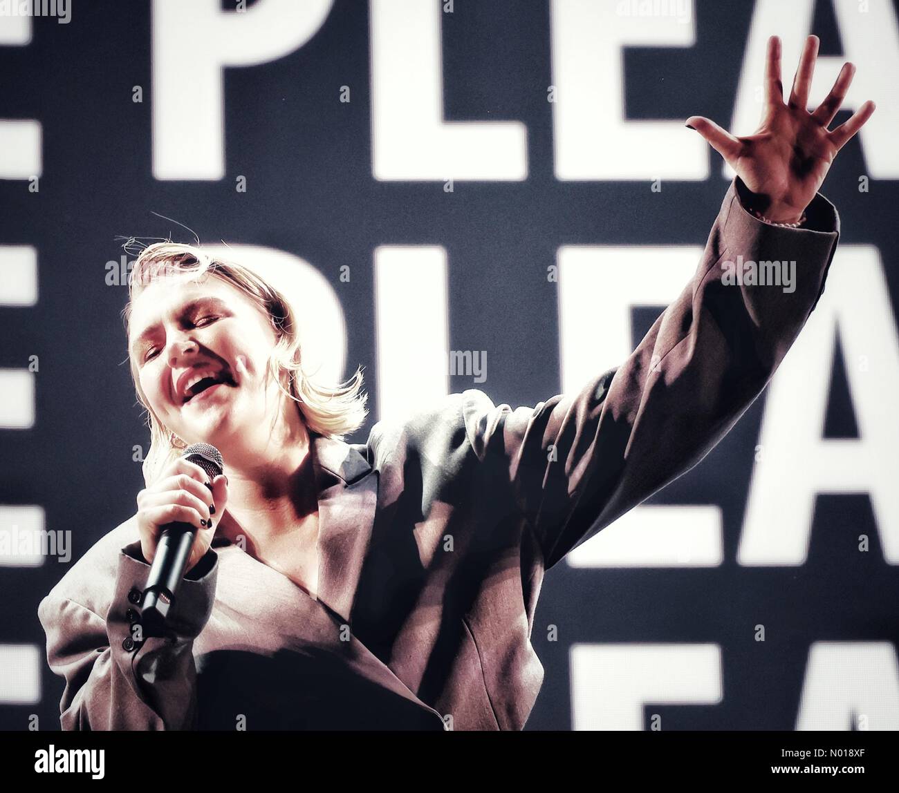 Self esteem singer hi-res stock photography and images - Alamy