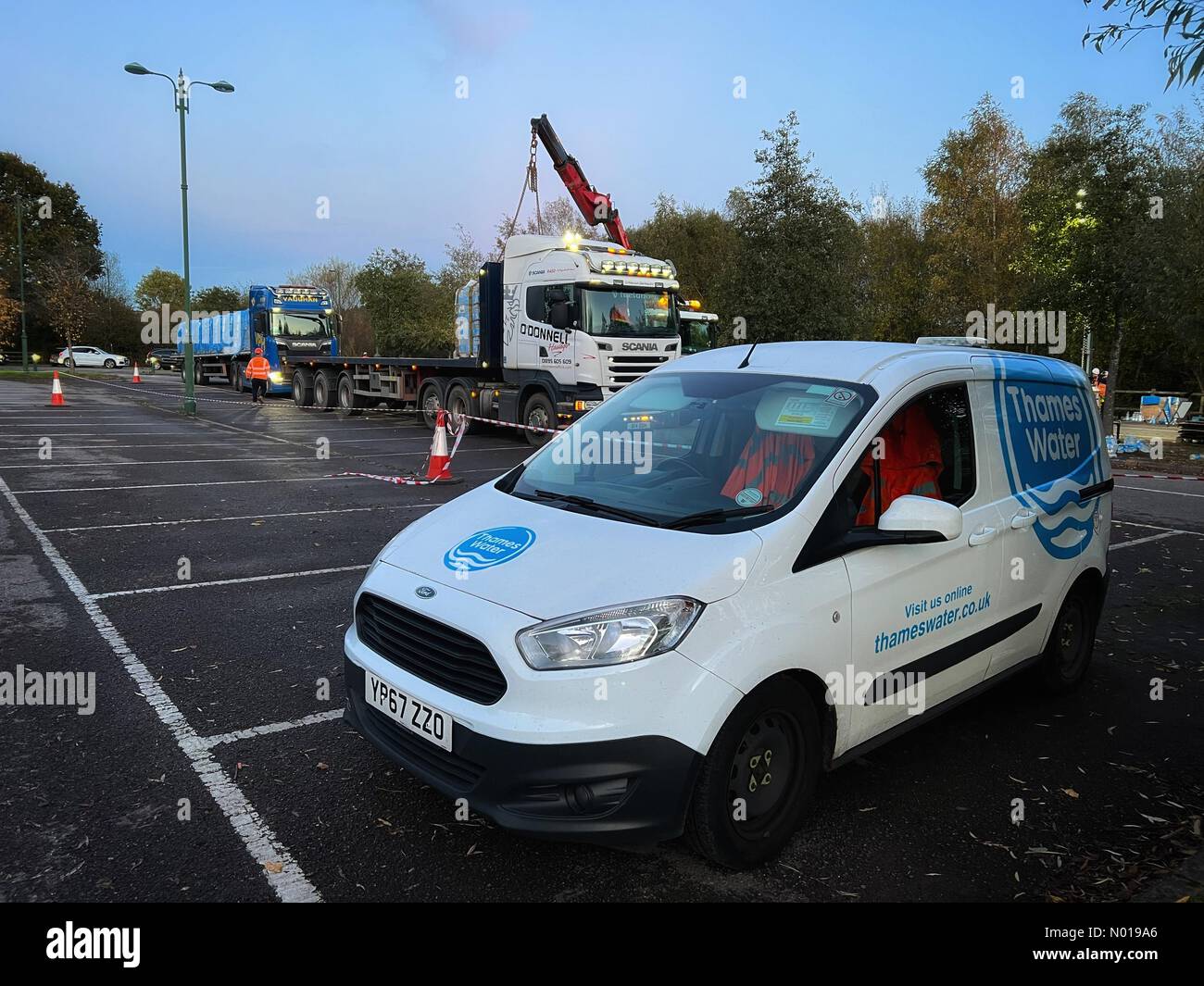 UK Weather: Water shortage in Surrey. Portsmouth Rd, Guildford. 06th ...