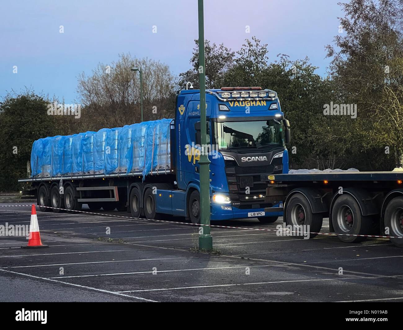 UK Weather: Water shortage in Surrey. Portsmouth Rd, Guildford. 06th ...