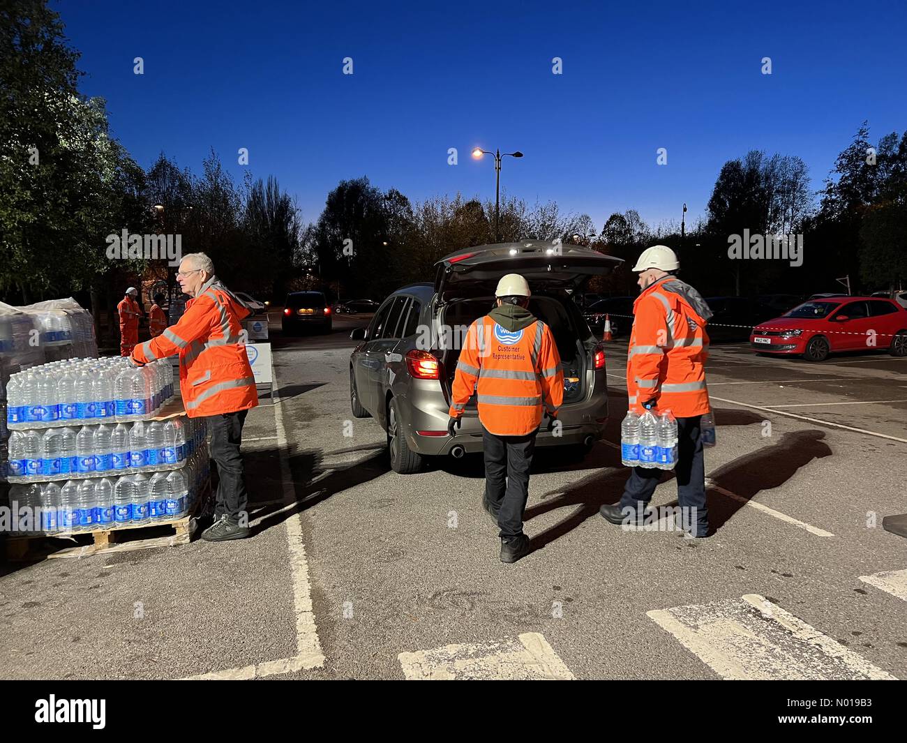 UK Weather: Water shortage in Surrey. Portsmouth Rd, Guildford. 07th ...