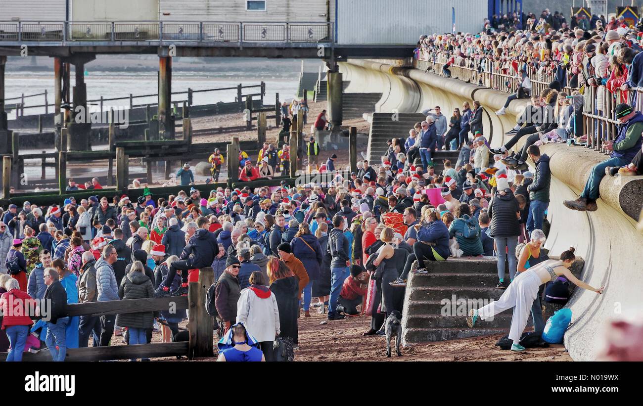 Colourful crowds and swimmers enjoy Boxing Day dip at Teignmouth, Devon ...