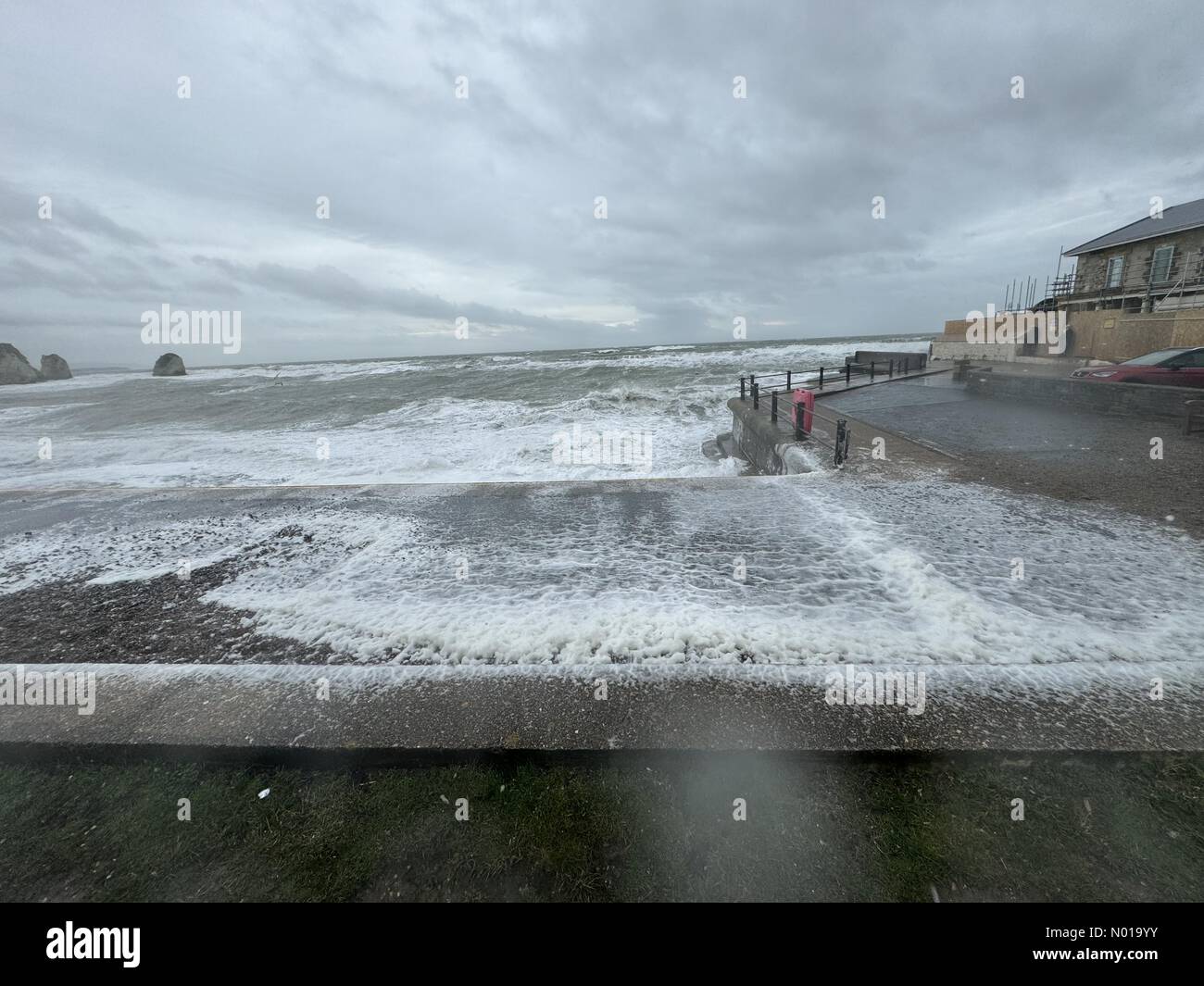 UK Weather: Storm Gerrit, Isle of Wight. Freshwater Bay, Totland. 27th ...
