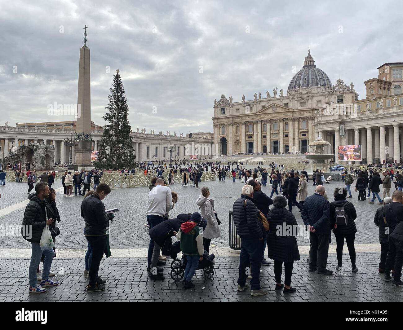 Rome, Italy. 29 December 2023. Large crowds queuing at the Vatican in ...